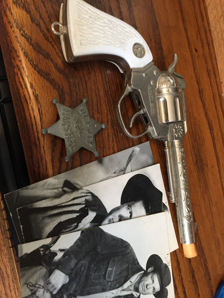 1950's TV WYATT EARP NAMED SINGLE CAP GUN RIG BRAVE COURAGEOUS AND BOLD ...