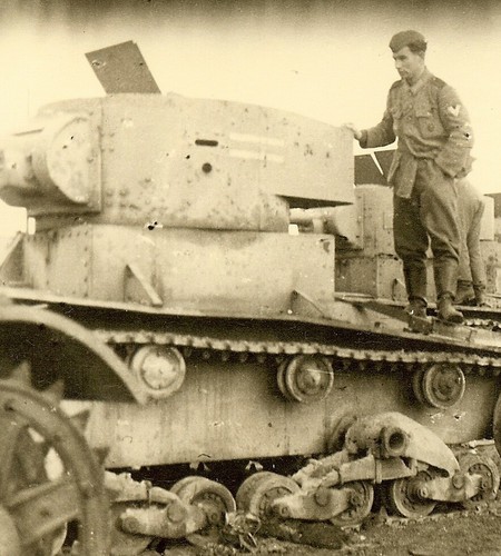 Port. Photo: KAPUT! Wehrmacht Obergefreiter on KO'd Russian T-26 Panzer ...