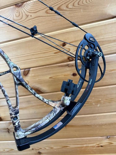 Mint Condition Bowtech Reign 6 RH Compound Camo Hunting Bow 70# | eBay