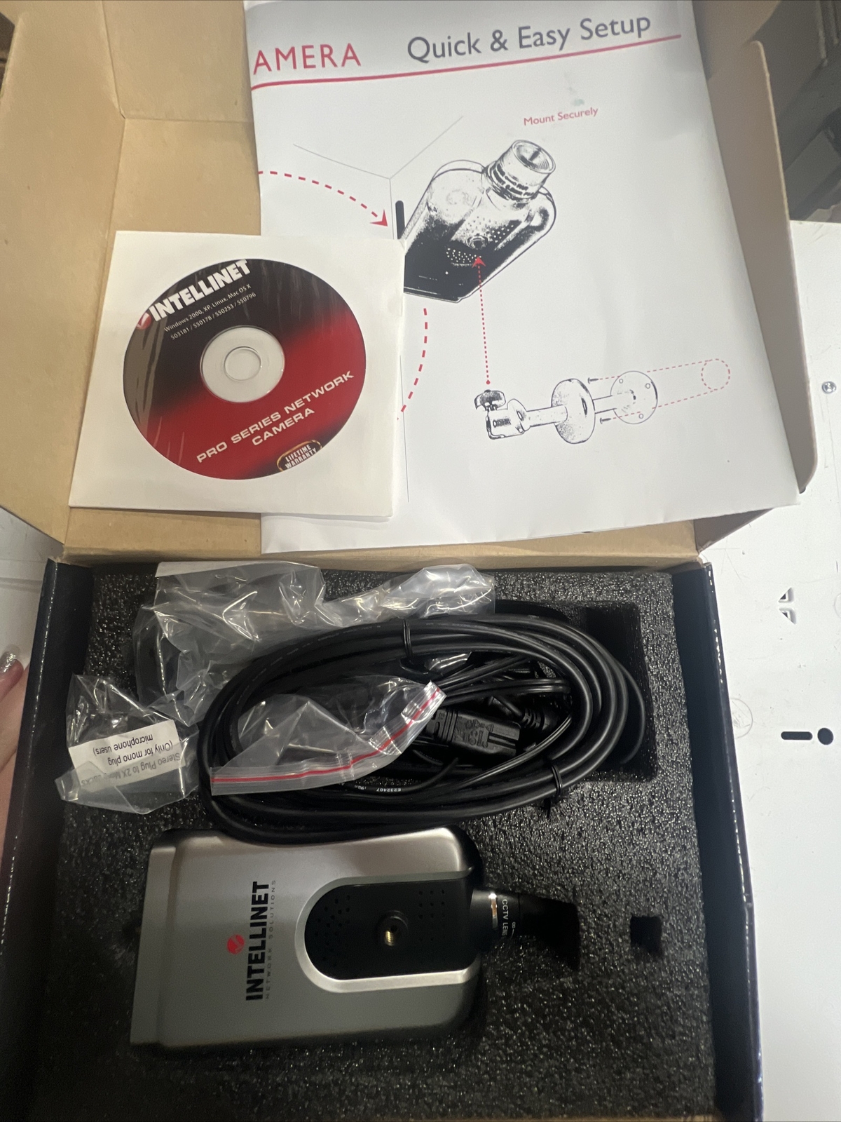 Intellinet Pro Series Wireless Network Camera MPEG4, CCD, Low Light ...