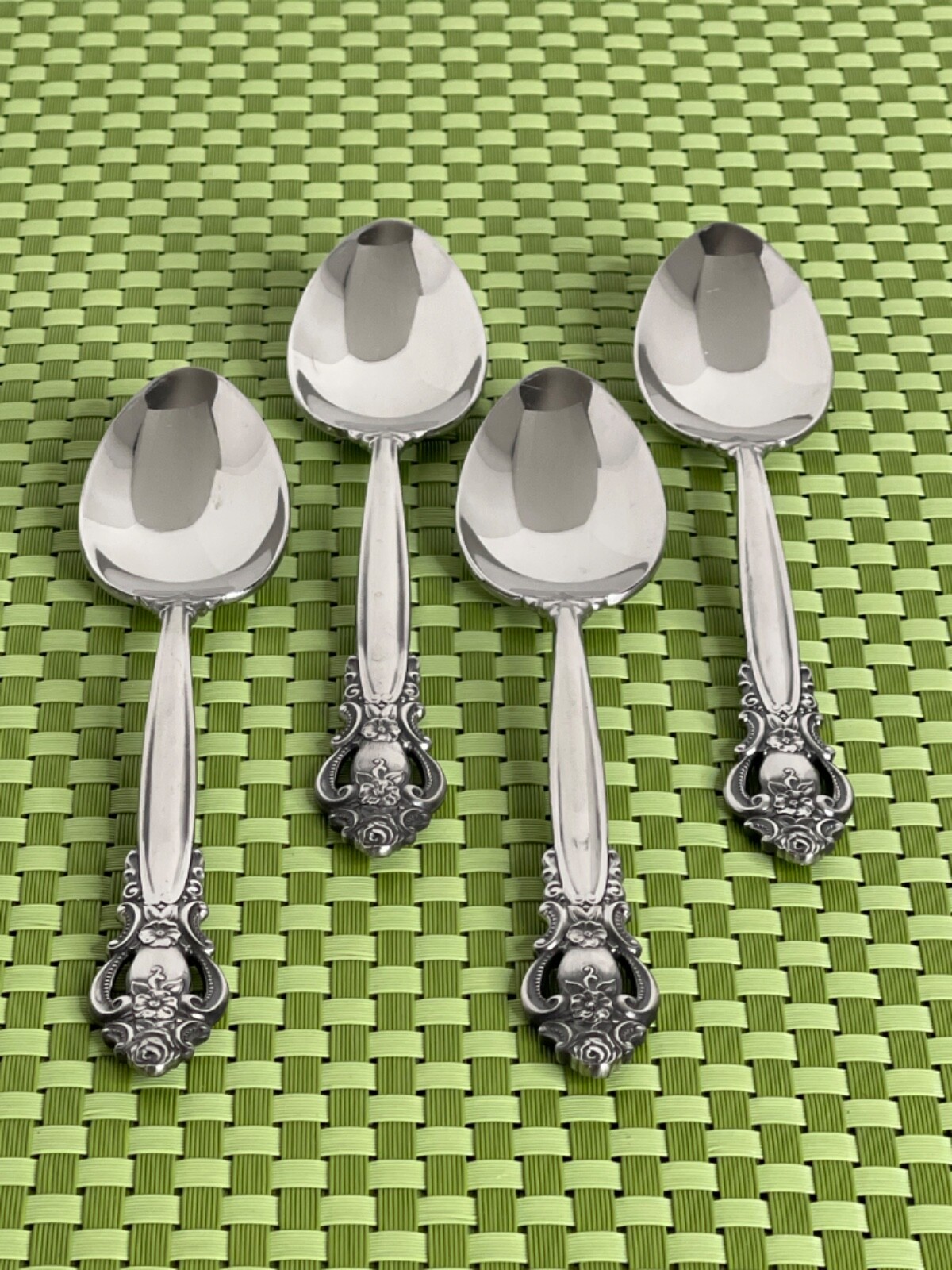 International Lyon FRONTENAC Stainless 4 Place/Oval Soup Spoons Glossy ...