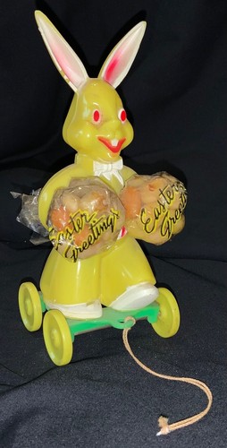 VINTAGE ROSBRO PLASTIC EASTER TOY W/WHEELS - ‘PETER RABBIT’ PULL-TOY W ...