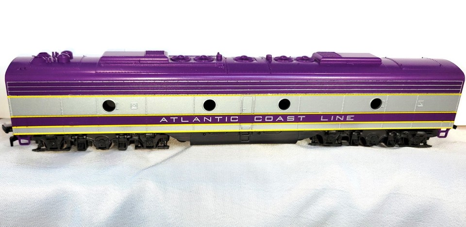 Seven finely detailed HO scale model trains manufactured by Rivarossi ...