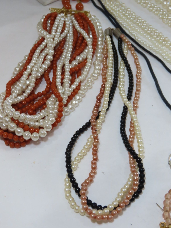Vintage Necklace Lot Beaded Lucite Faux Pearl Glass Acrylic Huge Lot ...