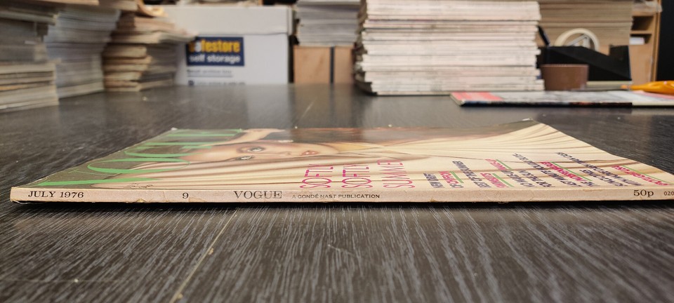 VOGUE Magazine: July 1976 - Jerry Hall | eBay