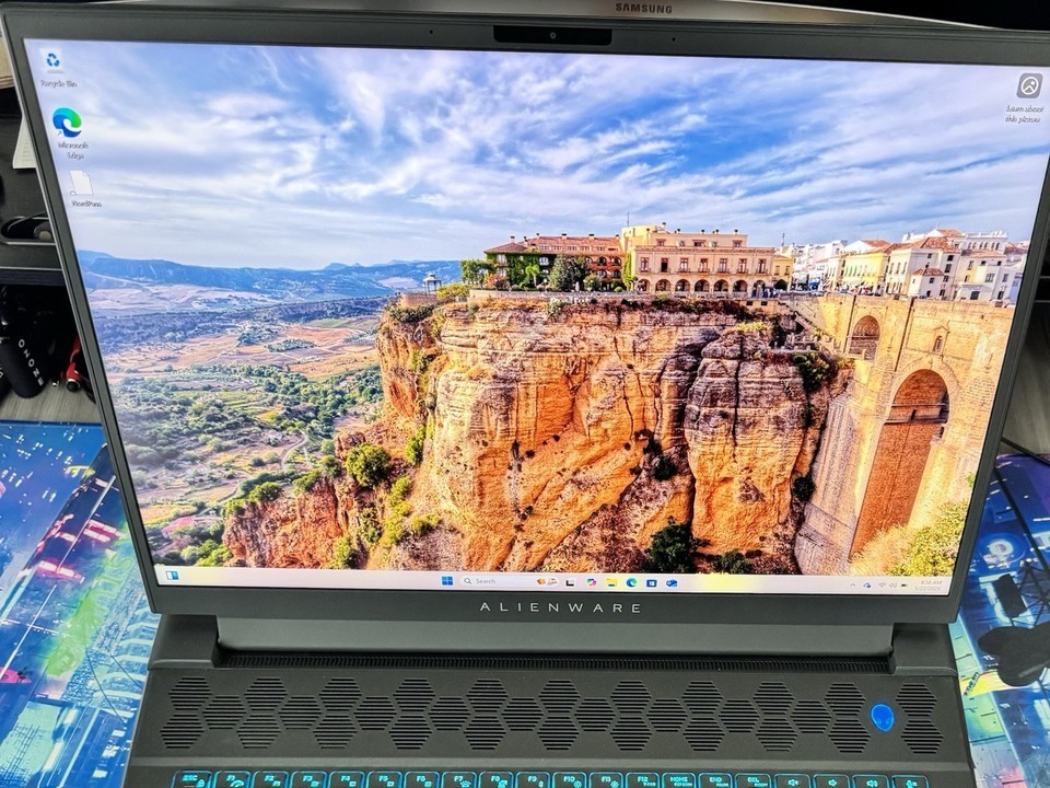 Alienware M18 R2 , 4080, 4+1 tb nvme, i9, 32Gb ram | eBay