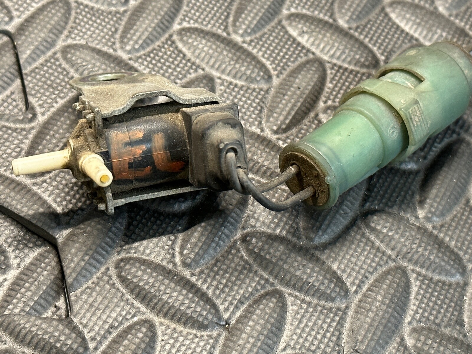 TOYOTA+Land+Cruiser+VSV+VACUUM+SWITCH+VALVE+FJ40+FJ60+OCO+AI+Relay+ ...