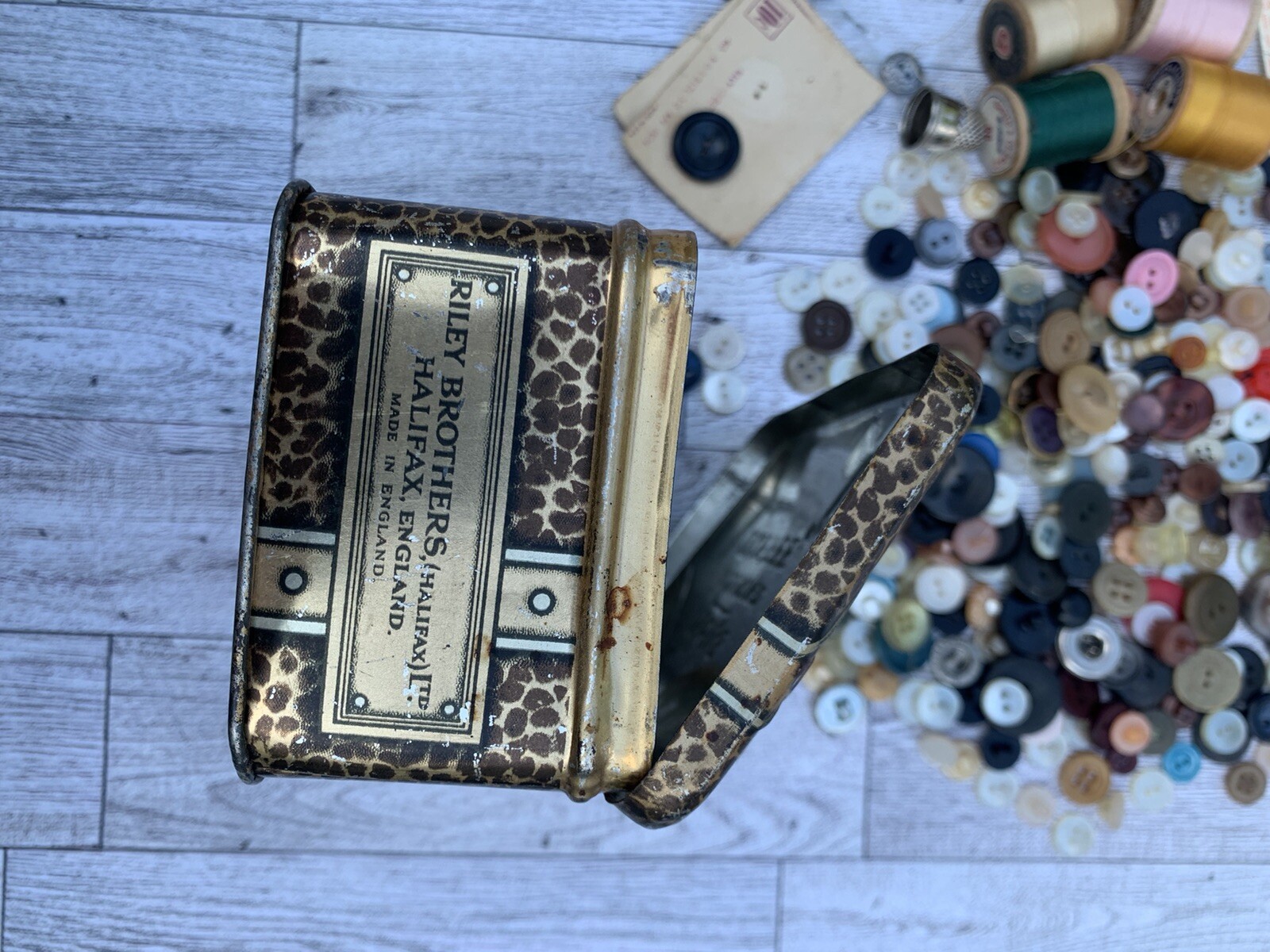 Vintage BUTTONS LOT Thread Old Tin hinged Box England Riley Bros Sewing ...