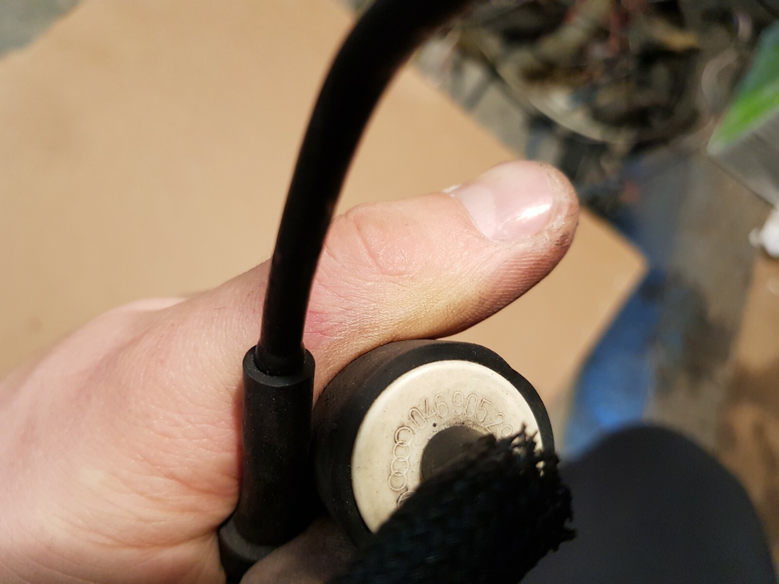 VW PASSAT B6 3C 1.9 TDI DIESEL ENGINE VACUUM PIPE WITH VALVE 046905291A ...