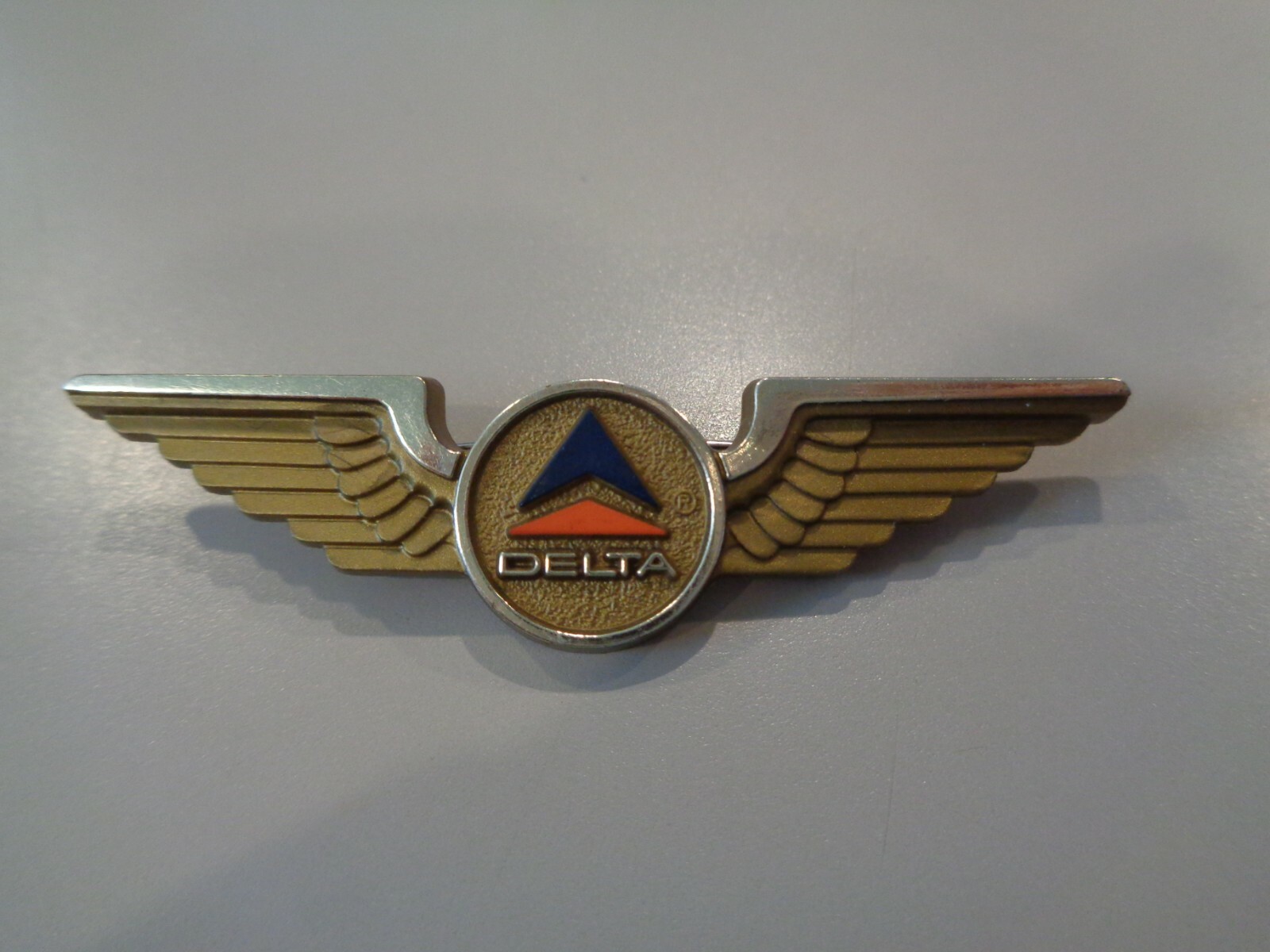 DELTA AIRLINES Wings Pin Plastic Vintage Junior Pilot Button Gold ...