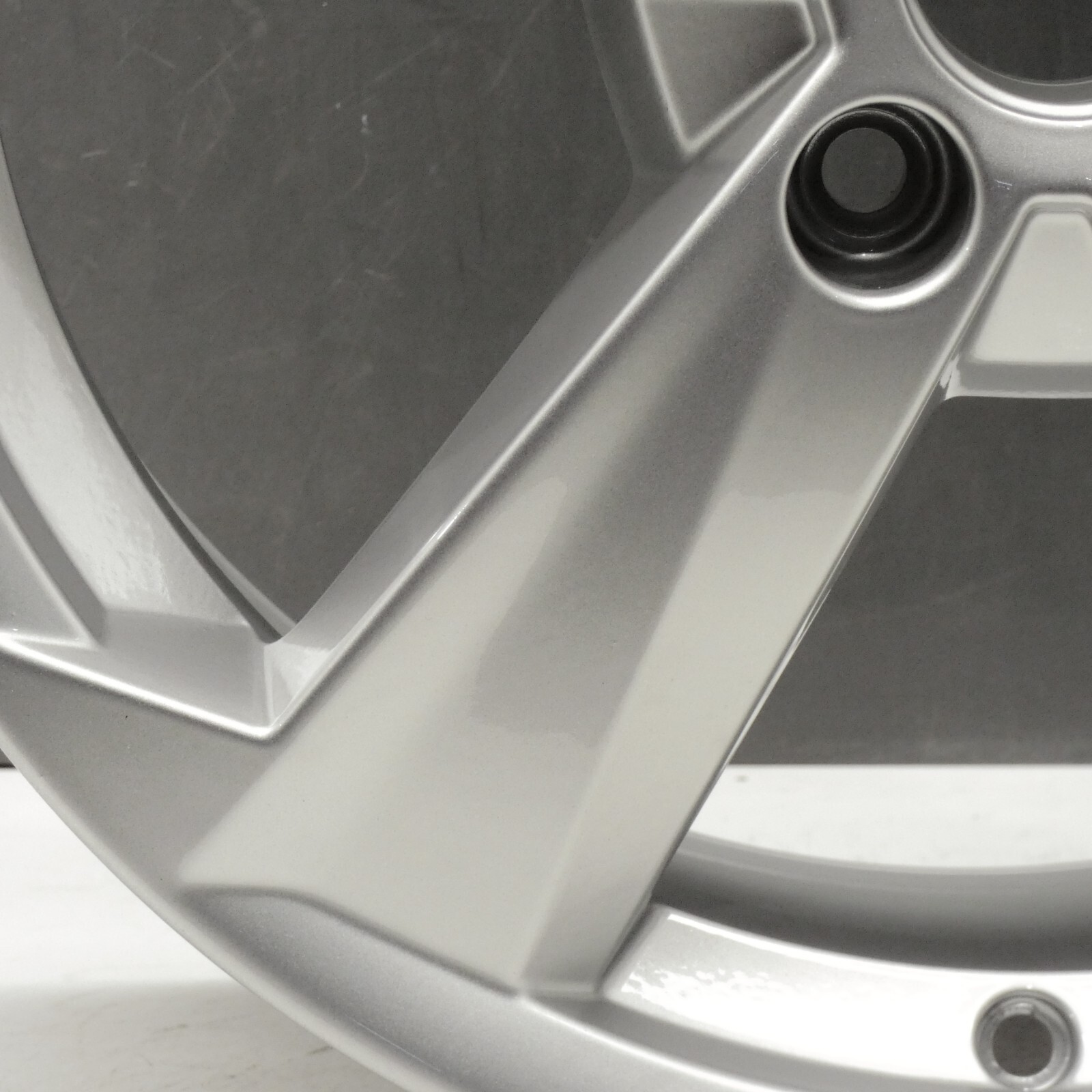 1 Genuine Original Audi Q2 17" Silver Alloy Wheel 81A601025B Spare 7j ...
