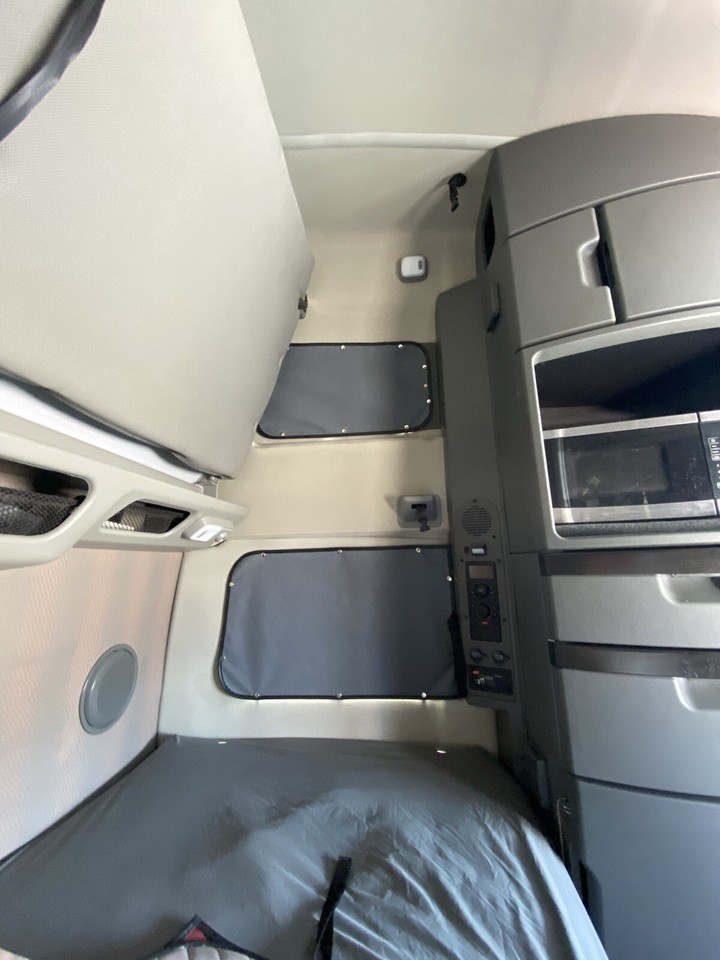 VOLVO VNL 760 770 780 2004-2018 VNL 860 CURTAIN window SLEEPER. Cover ...