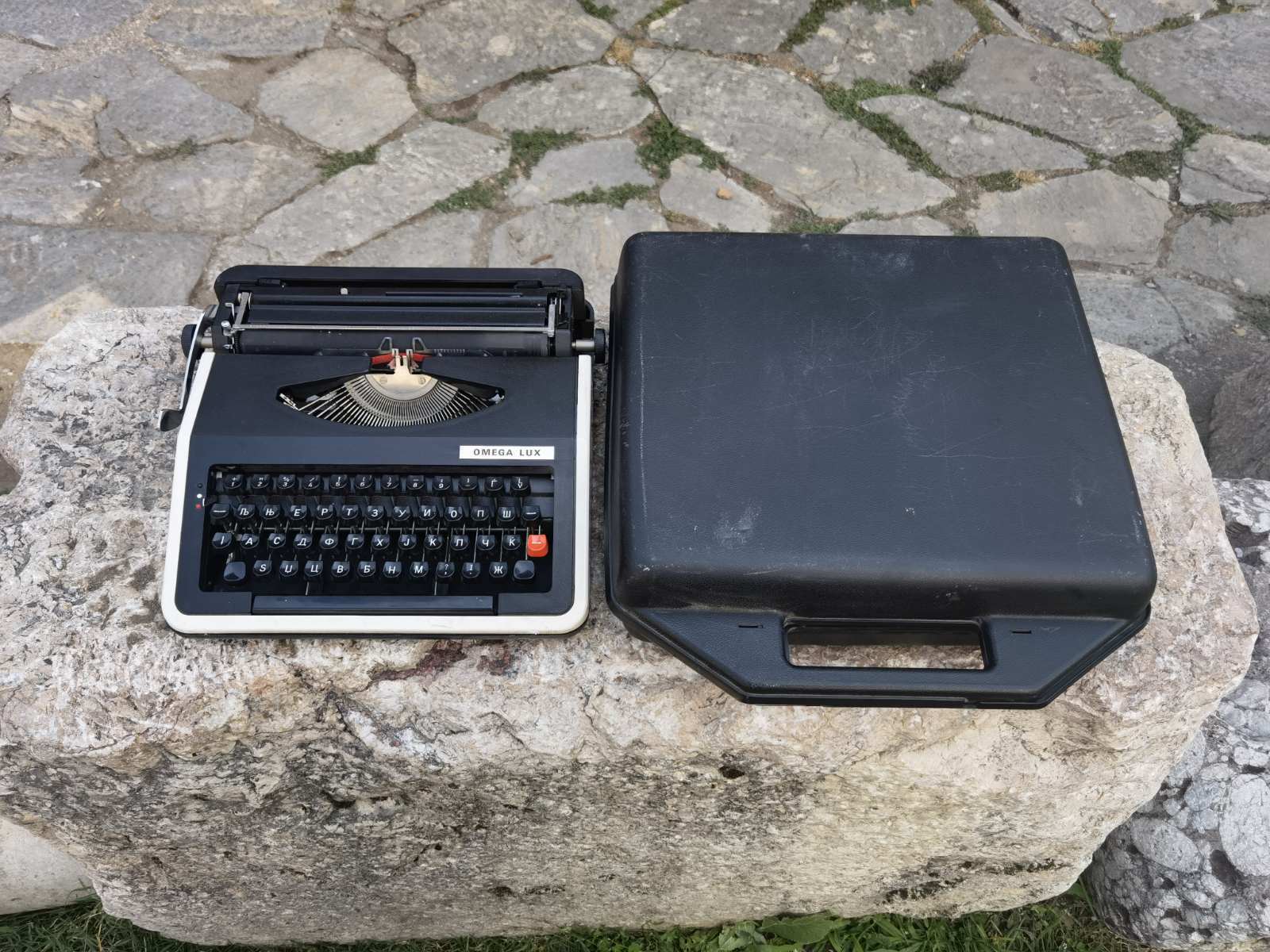 Omega Lux vintage portable office typewriter, Cyrilic vintage ...