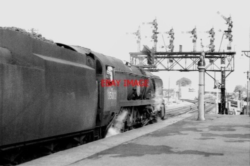 PHOTO SR MERCHANT NAVY LOCO NO 35012 WAITING TO LEAVE BASINGSTOKE 1964 ...