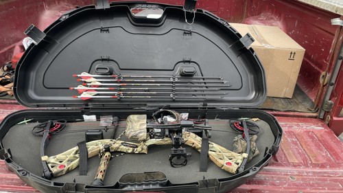 Bowtech Carbon Knight Compound Bow 70lb RH w/ CASE and Arrows | eBay