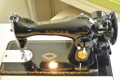 1947 Vintage 15-91 Black Singer Sewing Machine Wood Desk Cabinet Chair ...