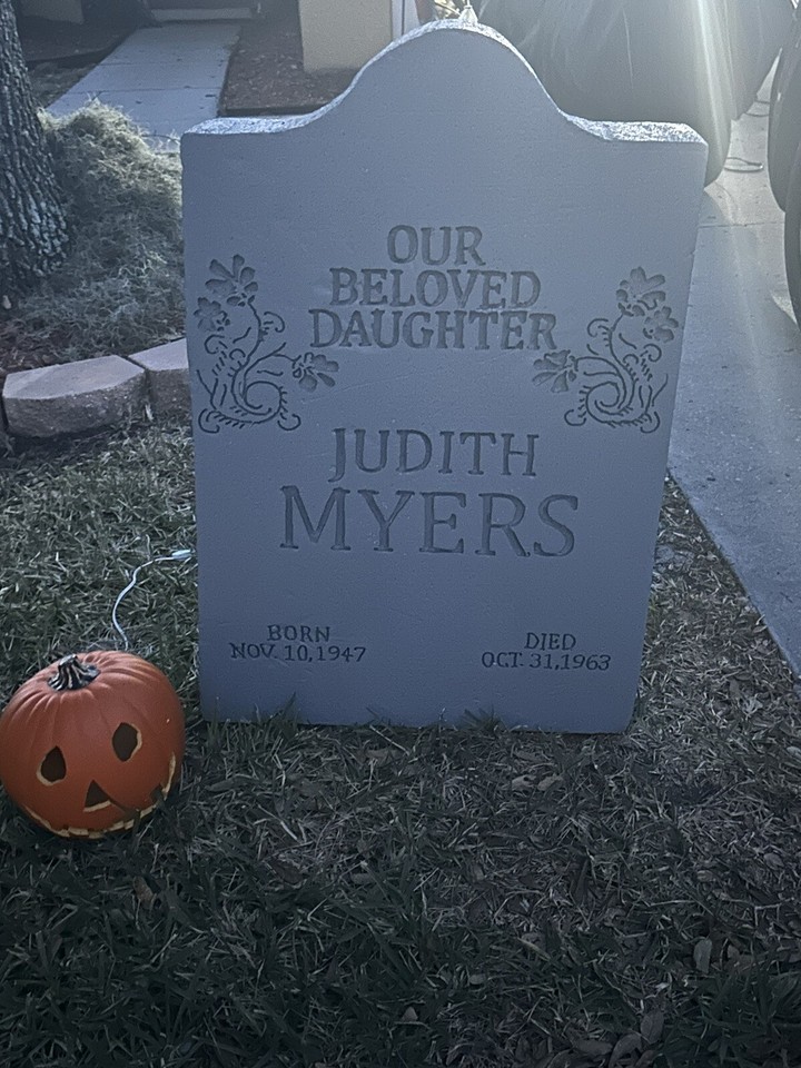 Halloween Michael Myers, Judith Myers headstone and Jack O Lantern. | eBay