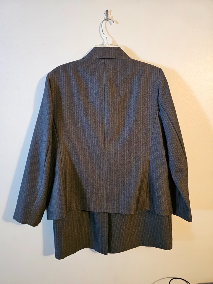 Alfred Dunner 2pc Gray Pinstripe Skirt Suit Women’s Size 14 Business ...