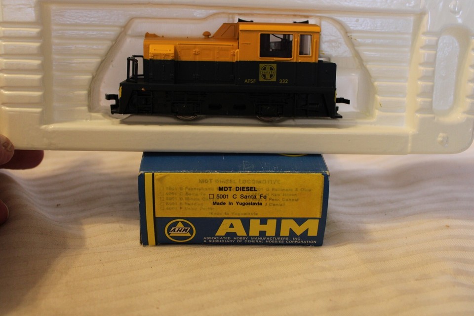 HO Scale AHM, MDT Diesel Switcher, Santa Fe, Blue, #332 BNOS | eBay