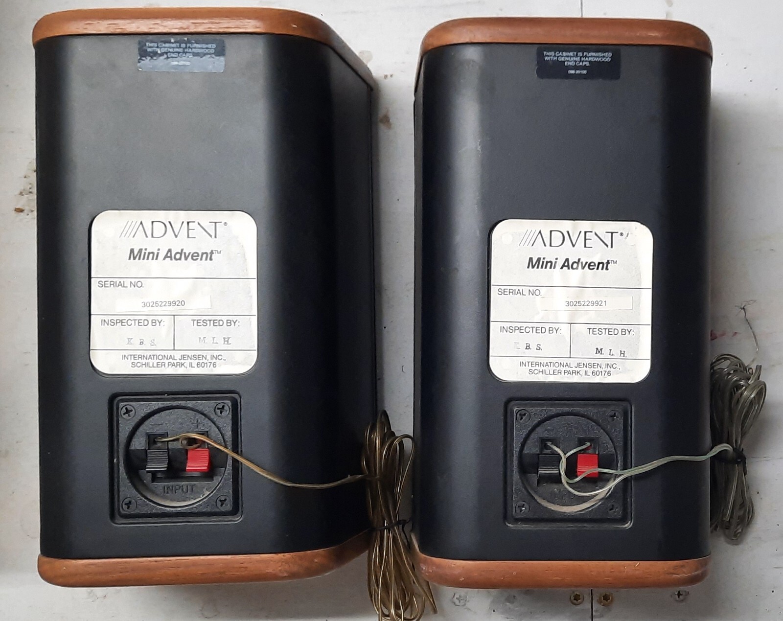 VINTAGE PAIR OF ADVENT MINI BOOKSHELF SPEAKERS W/ SERIAL NUMBERS ...