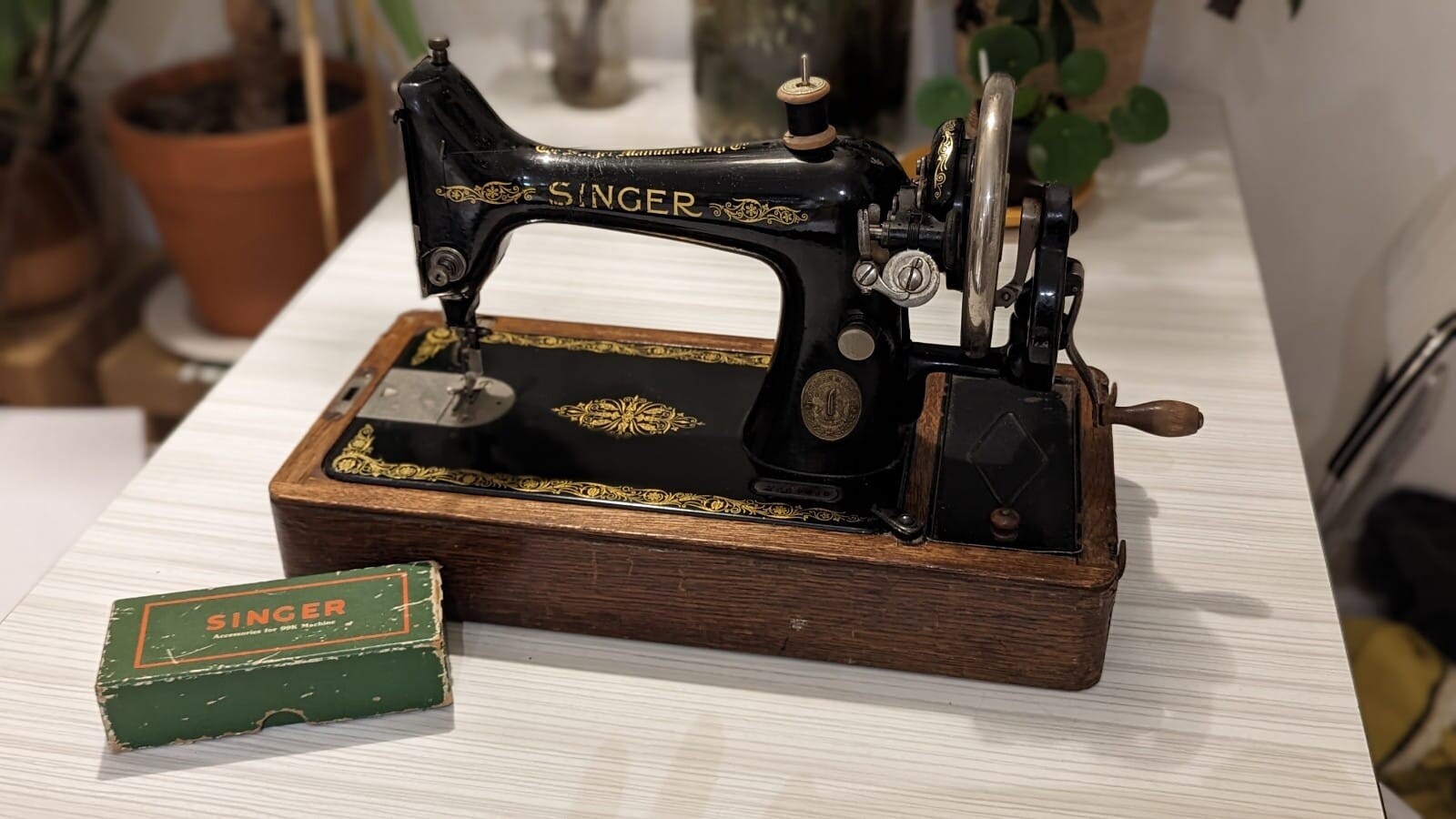 Singer 99K Sewing Machine Hand Crank Heavy Duty Bobbins & Case Antique ...
