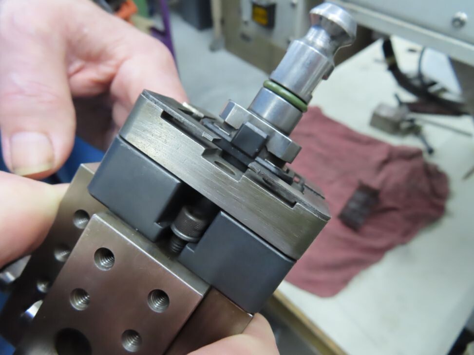 2000 MITSUBISHI EA8 EDM Sinker Electrical Discharge Machine C21EA-1 ...