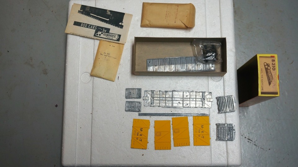 Roundhouse MKT wood outside braced box car with trucks in HO scale | eBay