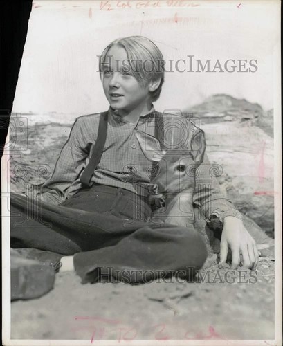 1947 Press Photo Actor Claude Jarman and "Flag" the deer of "The ...