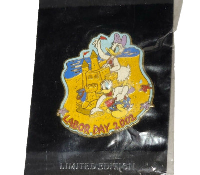 Disney Labor Day 2002 Daisy & Donald Duck Build A Sandcastle LE 3500 ...