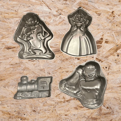 Vintage Lot 4 Wilton Cake Pans Taz, Princess Barbie, Train, Power ...
