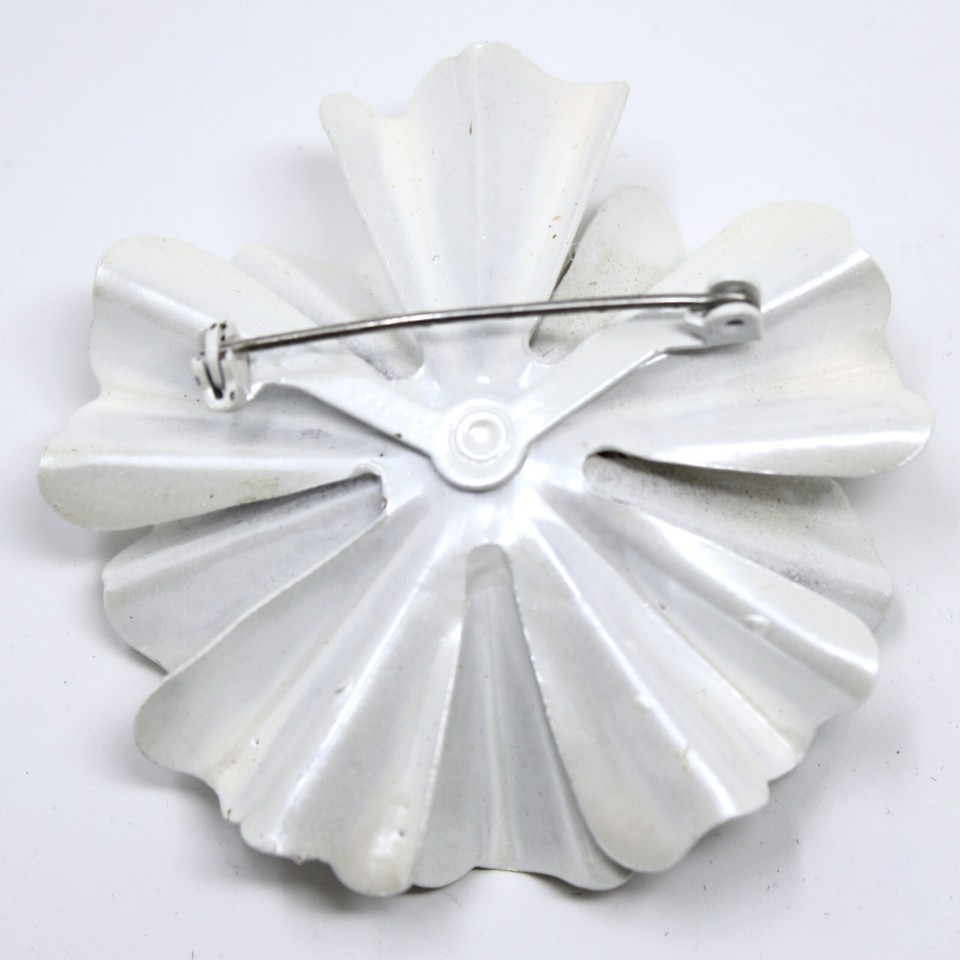 Vintage White & Gold Metal Flower Pin - 2" Across - Jacket/ Coat/ Hat ...
