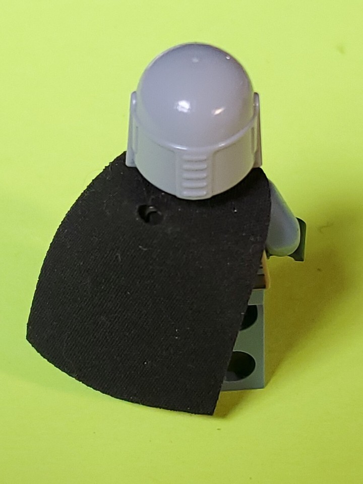 2020 LEGO Group #75267 Mandalorian Figureine Orange Helmet Cape Star ...