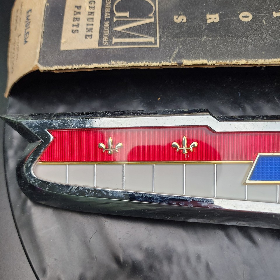 1956-58 Chevy Bel Air Impala NOS V8 Hood Emblem Crest 3721309 📦 | eBay