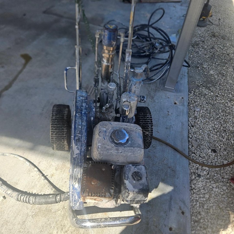 Graco GH 230 Convertible Gas Hydraulic Airless Sprayer PAINT SPRAYER ...