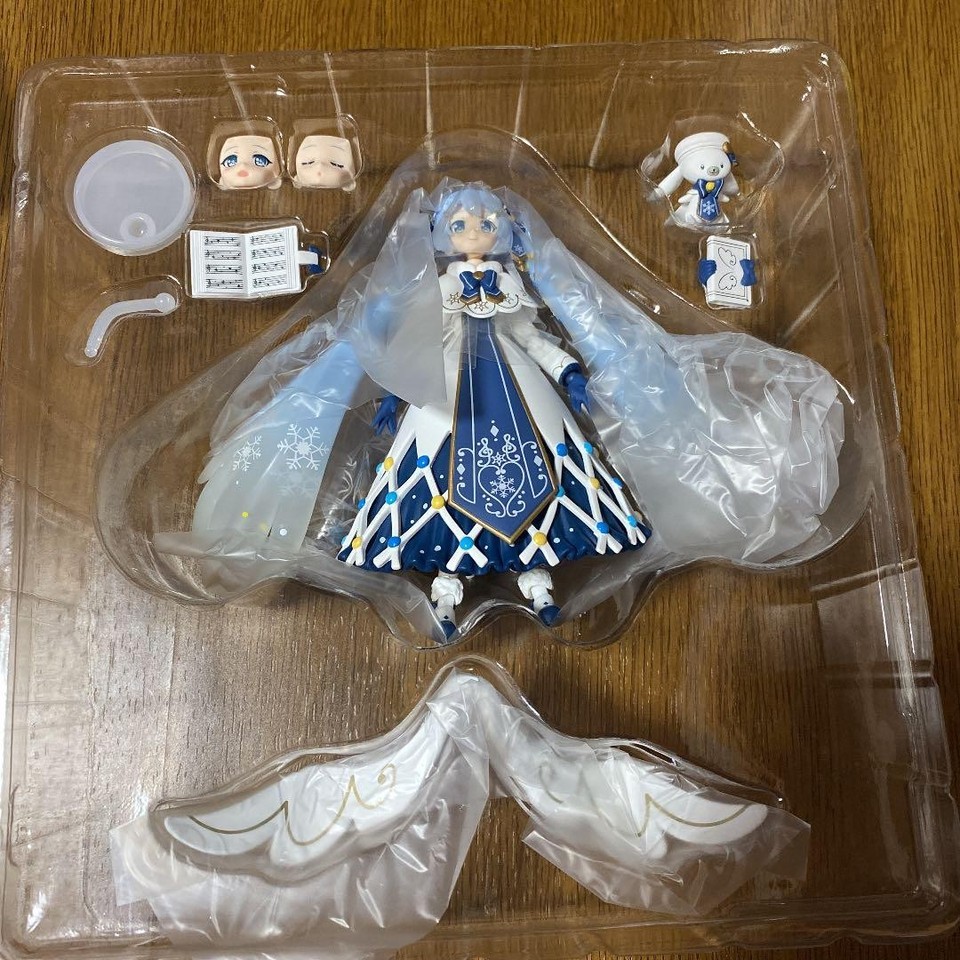 figma EX-064 Snow Miku: Glowing Snow ver. [GOODSMILE Exclusive]from ...