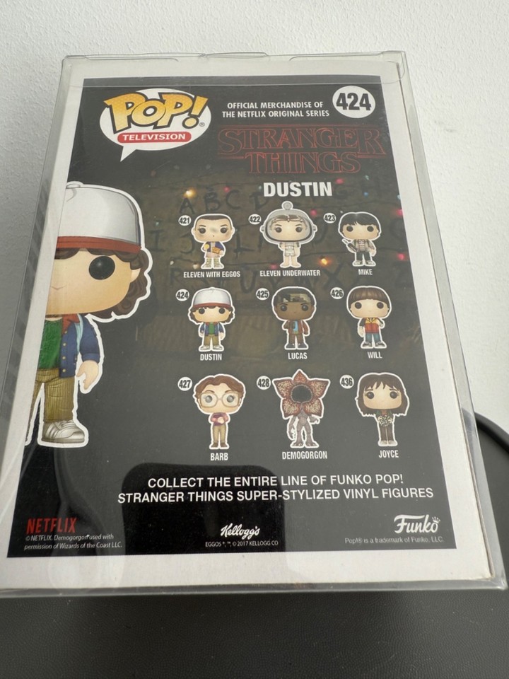 FUNKO POP! Dustin #424 Stranger Things Vinyl Figure Boxed Protector ...