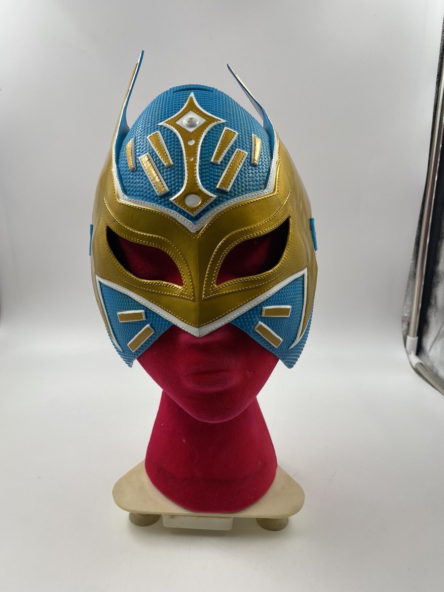 Rey Mysterio And Sin Cara Mask