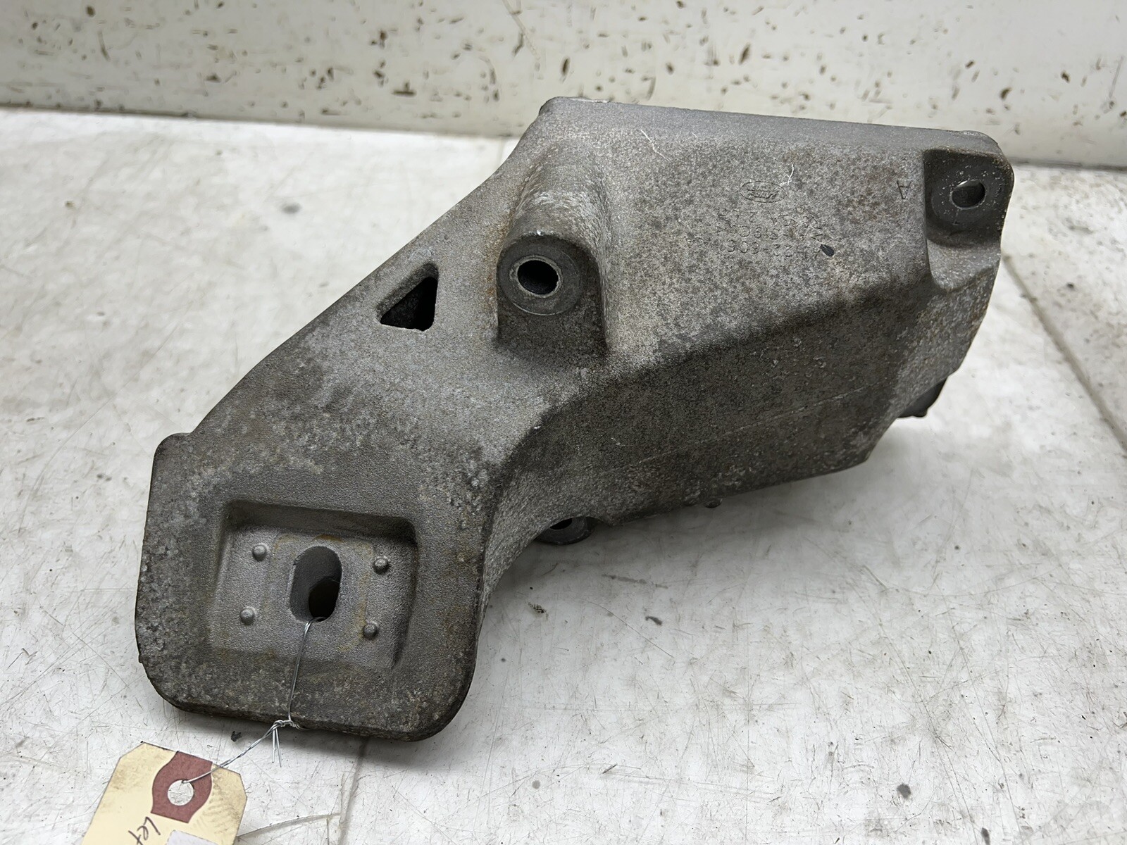 2014-2016 Land Rover LR4 OEM 3.0 Engine Left Side Motor Mount Bracket ...