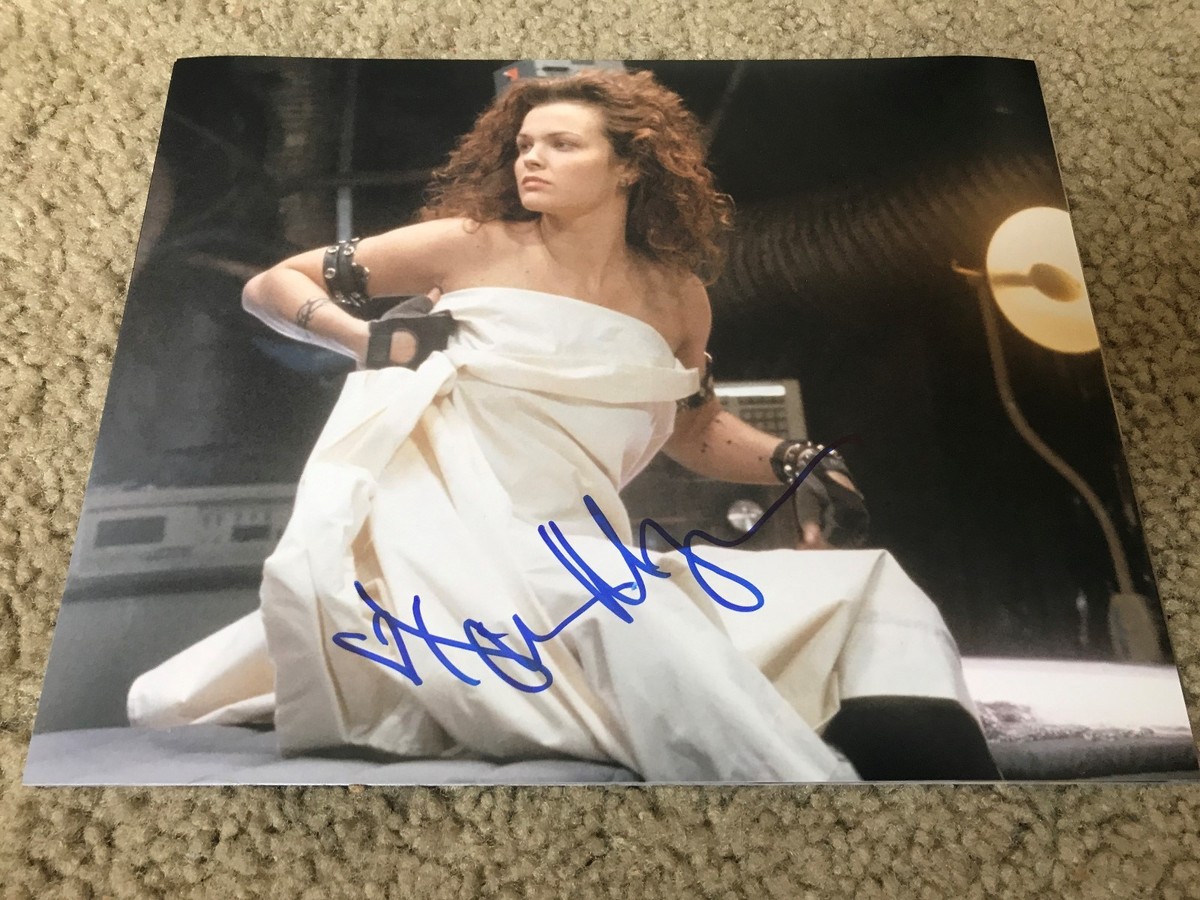2017 Dina Meyer