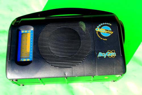 BAYGEN FREEPLAY WIND-UP Radio FM-SW-MW by Trevor Bayliss - No Batteries ...