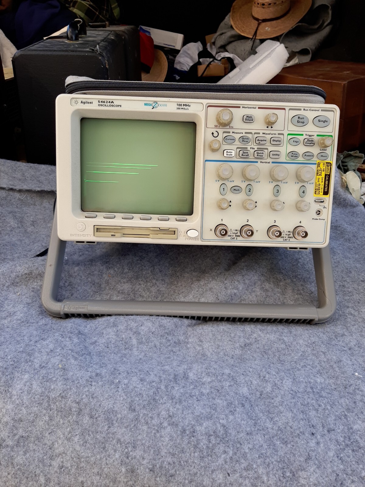 agilent oscilloscope 100mhz Just Calibated Last Year Read For Full ...