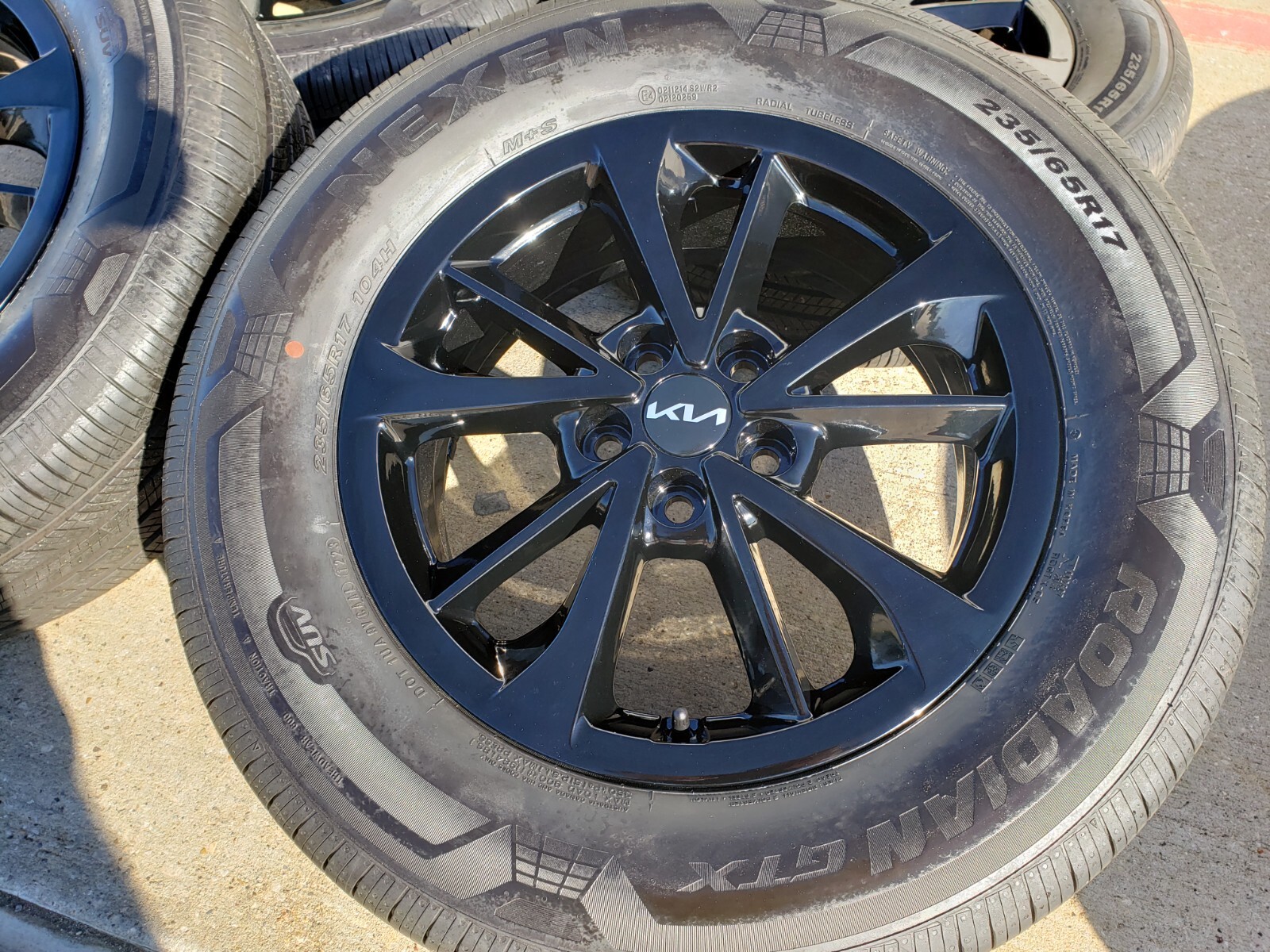 17" Kia Sportage Carnival OEM wheels rims tires 74829 Sorento Sedona ...