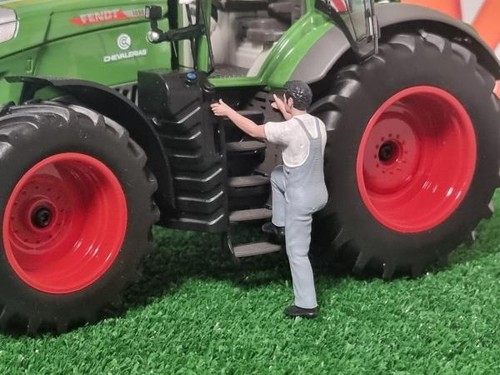 ATL32099_grisC - Homme montant dans cabine gris clair - Atlantic - 1/32 ...