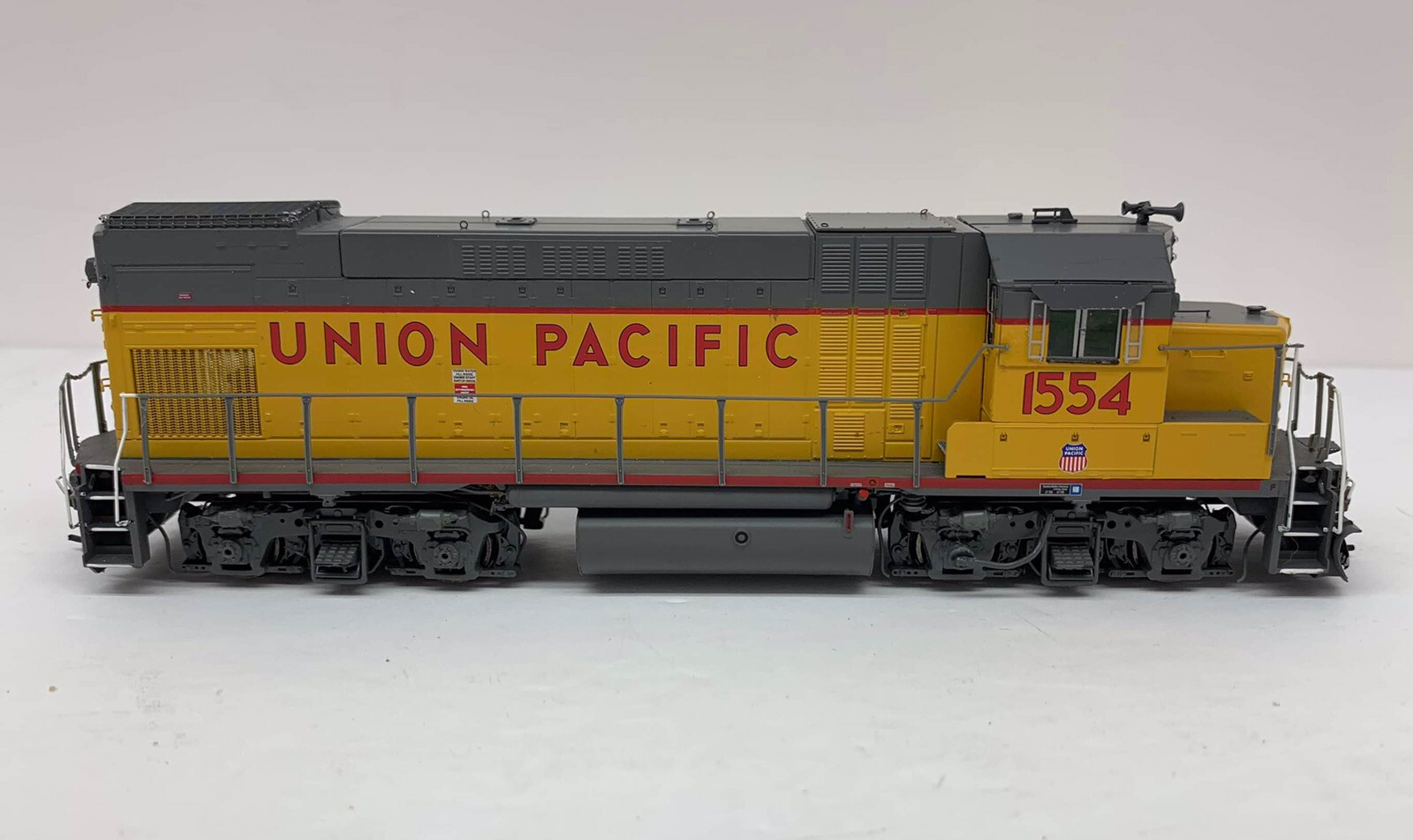 Genesis Union Pacific GP15-1 #1554 (ex-CNW) Diesel Locomotive G68024 HO ...