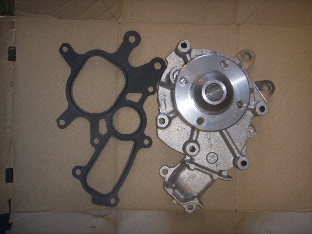 For TOYOTA HIACE DIESEL 2005-2012 GENUINE WATER PUMP WATERPUMP NEW ...