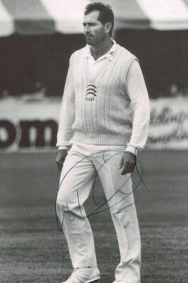 GRAHAM GOOCH ENGLAND CRICKETER SIGNED CARD 4 X 6 INCH (REDUCED PRICE ...