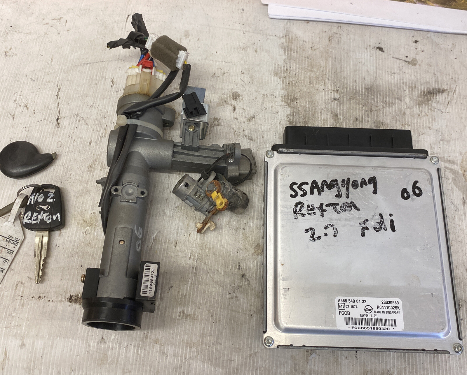 SsangYong REXTON 2.7 Xdi Diesel Engine Control ECU R0411C025K 28030669 ...