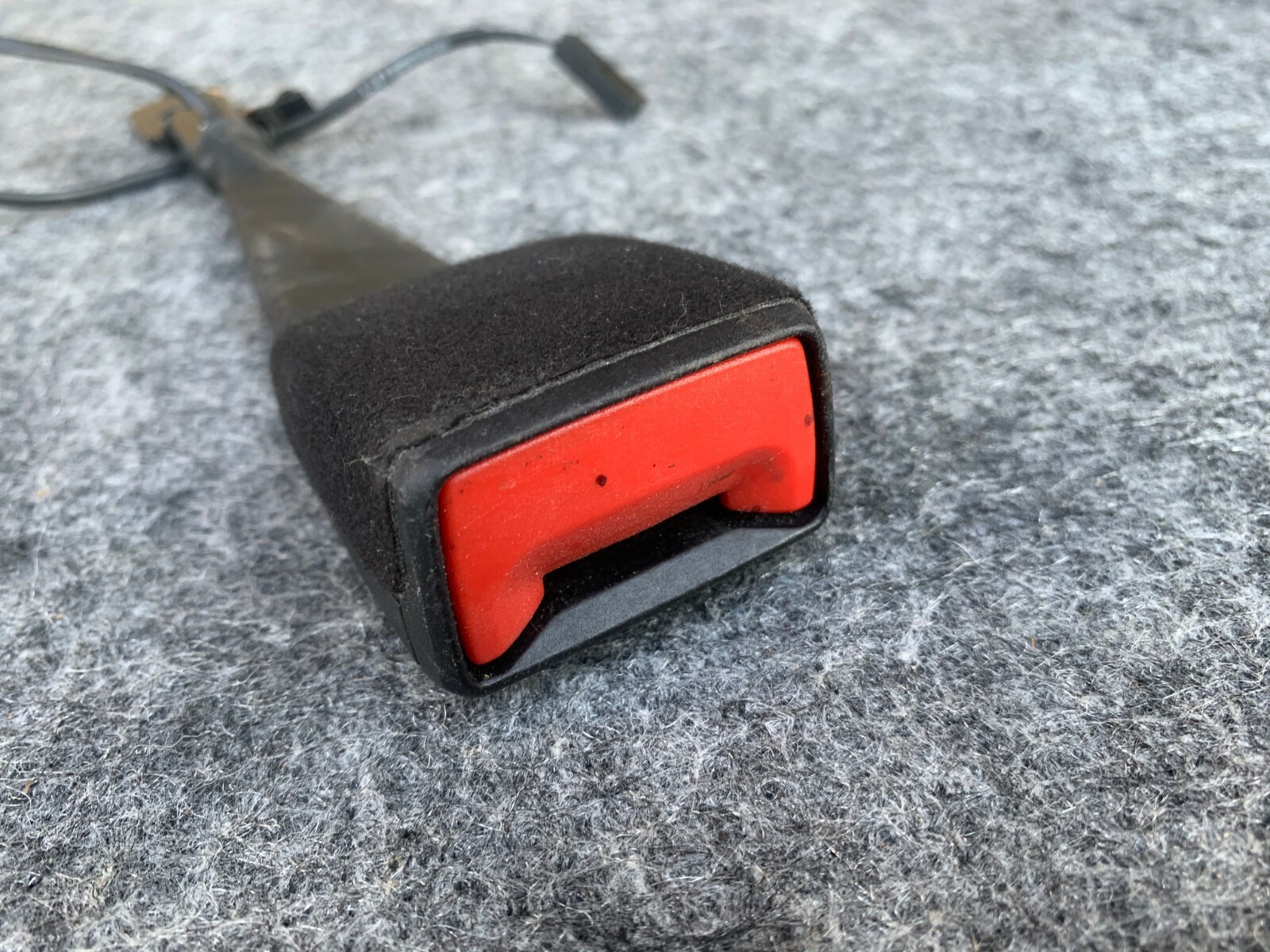 LEFT SIDE SEAT BELT BUCKLE RECEIVER ASSEMBLY OEM 2018 2019 2020 AUDI Q5 ...