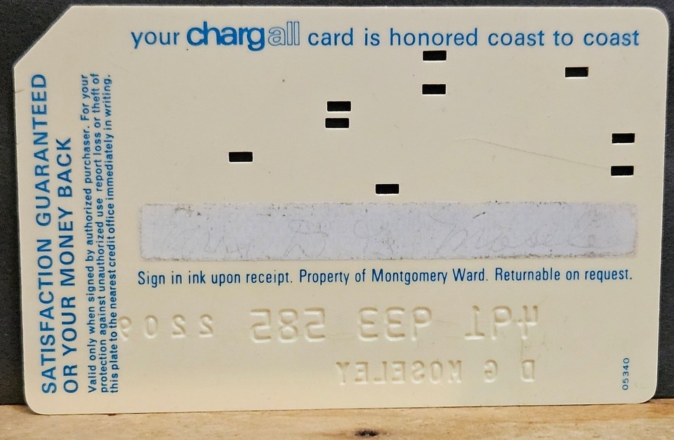 Vintage Lot of Credit/Charge Cards Montgomery Wards Tropicana Saks 5th ...