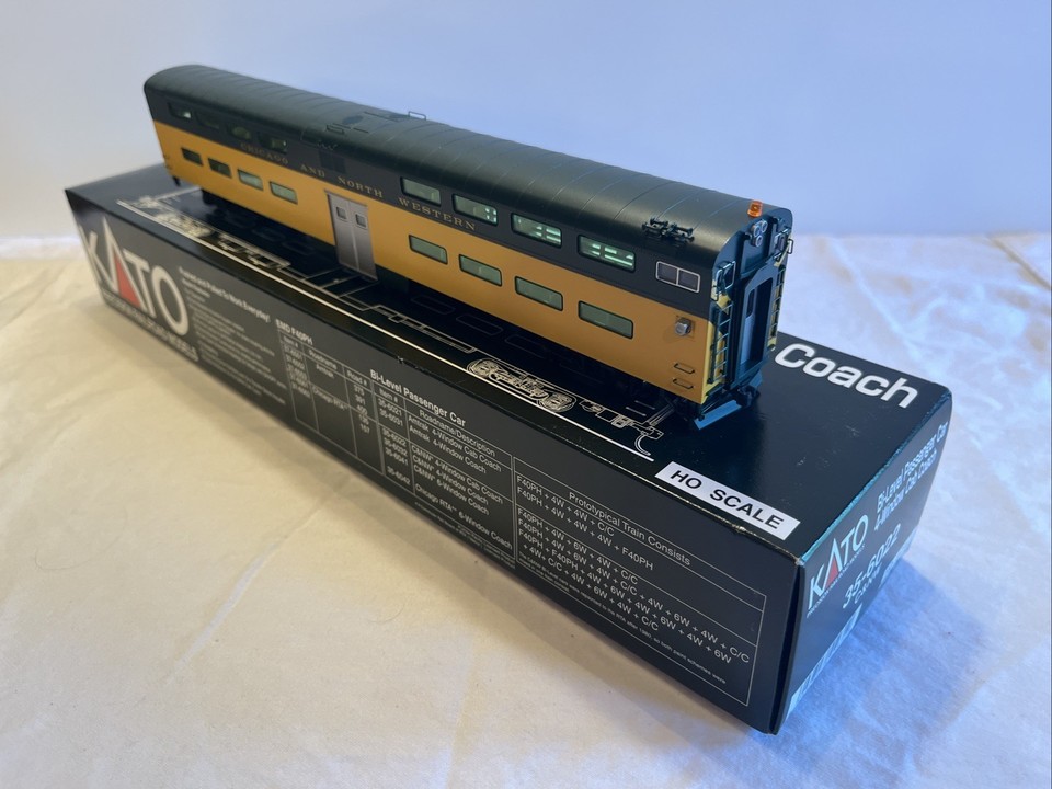 HO Scale Kato Bi-Level Passenger Car 4-Window Cab Coach C&NW #35-6022 ...